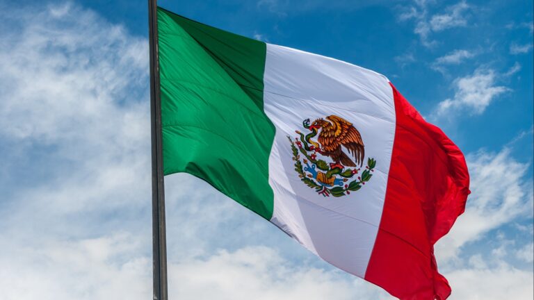 La bandera de México para niños: historia divertida y didáctica