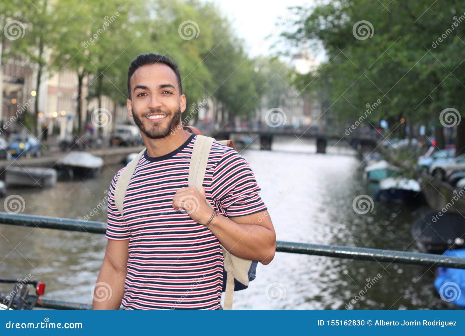 Descubre las cualidades esenciales de un hombre libre y auténtico